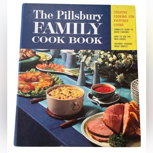 Pillsbury | Kitchen | Vintage The Pillsbury Family Cook Book 5 Ring ...